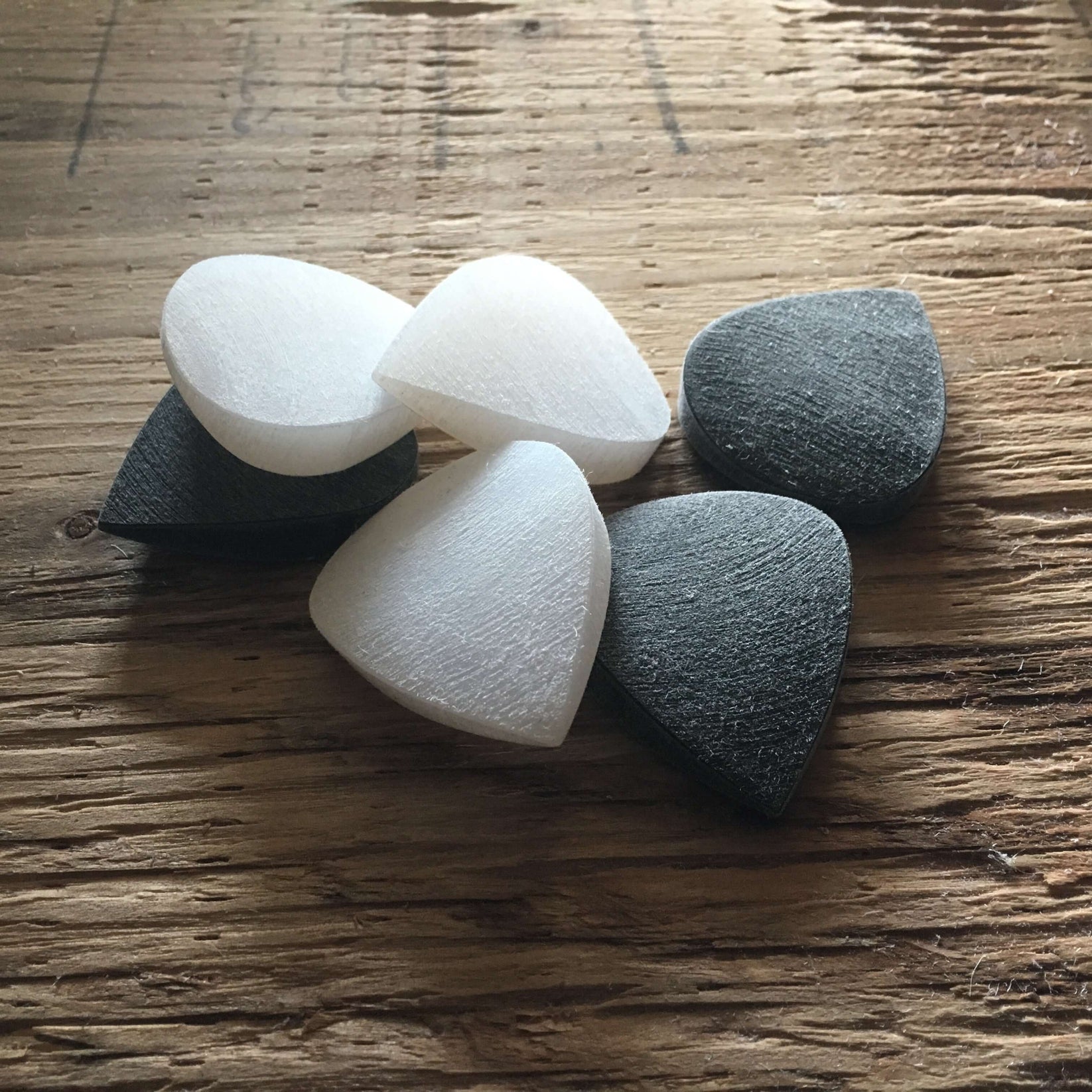 Purple Plectrum Scallon thick guitar plectrum – Purple Plectrums